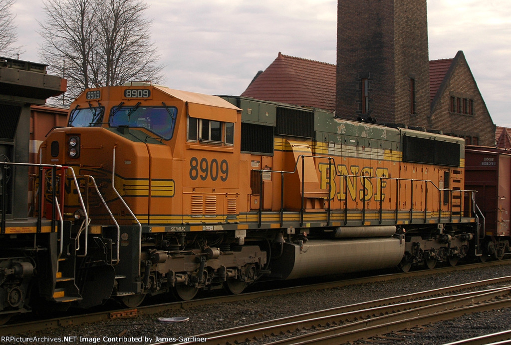 BNSF 8909